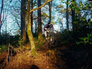 How To Mountain Bike Wheelie? – Goenthusiast